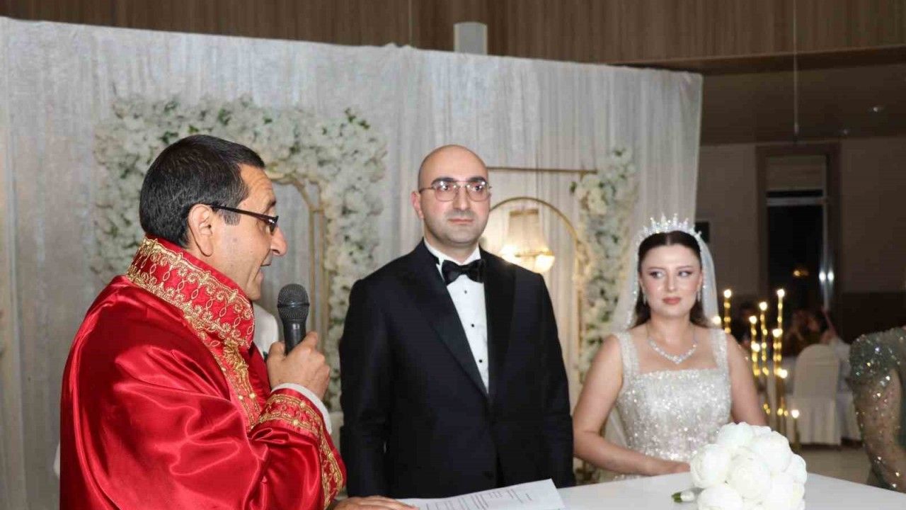 Koyulhisar Kaymakamı Ferhat Salih Ceylan, Oltu’da dünyaevine girdi ...