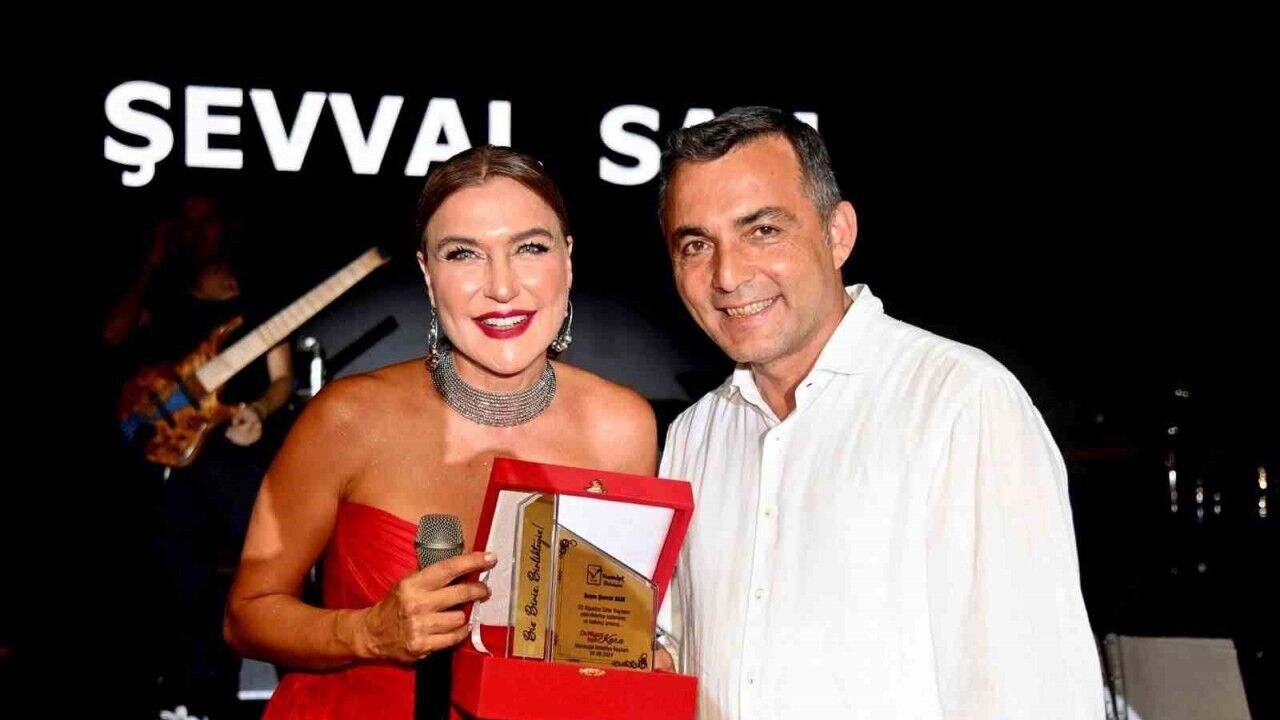 Manavgat’ta 30 Ağustos’ta Şevval Sam sahne aldı - Sonses TV / Mersin ...