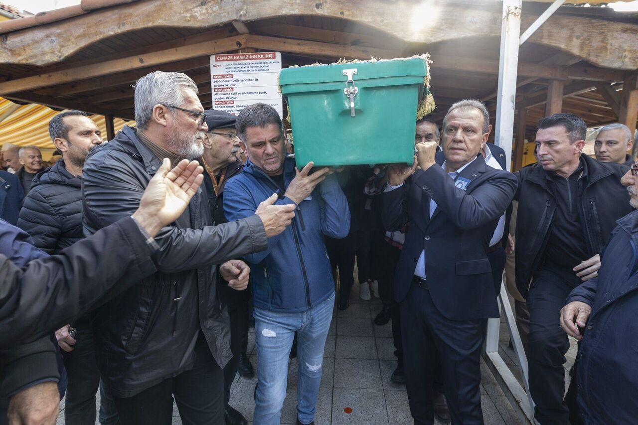 Seçer, Fikri Sağlar’ın Annesinin Cenazesine Katıldı - Sonses.tv ...